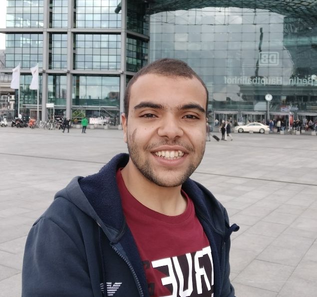 من نحن - تعرّف على تطبيق اقرألي